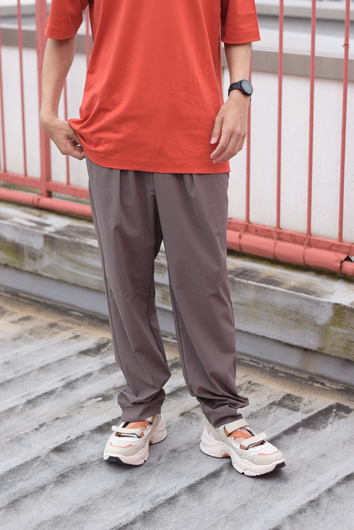 【CURLY&Co.】TAPERED EZ PANTS col.D.TAUPE | theater(シアター)
