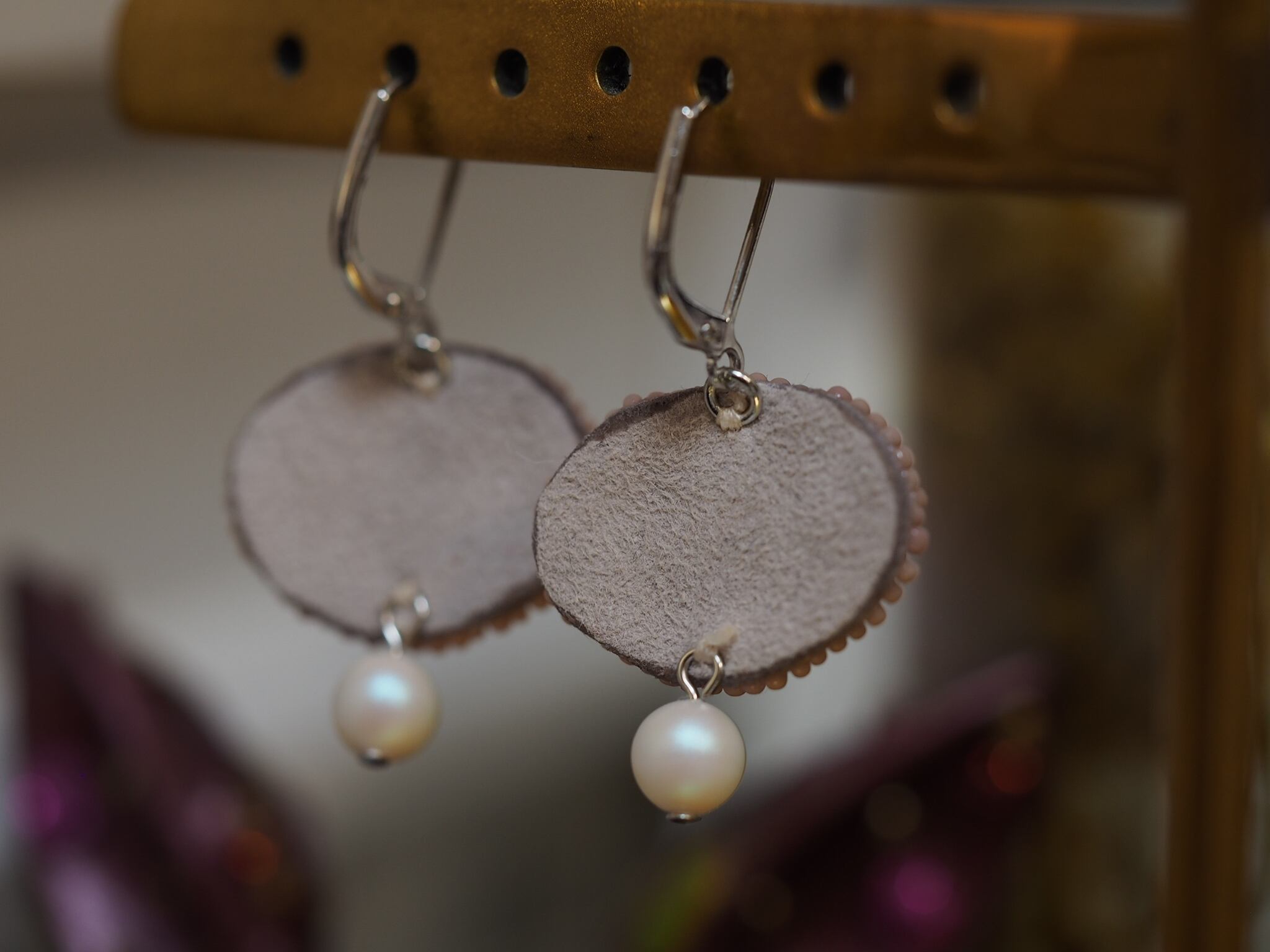 サーモンのピアス A2413 | avanthika