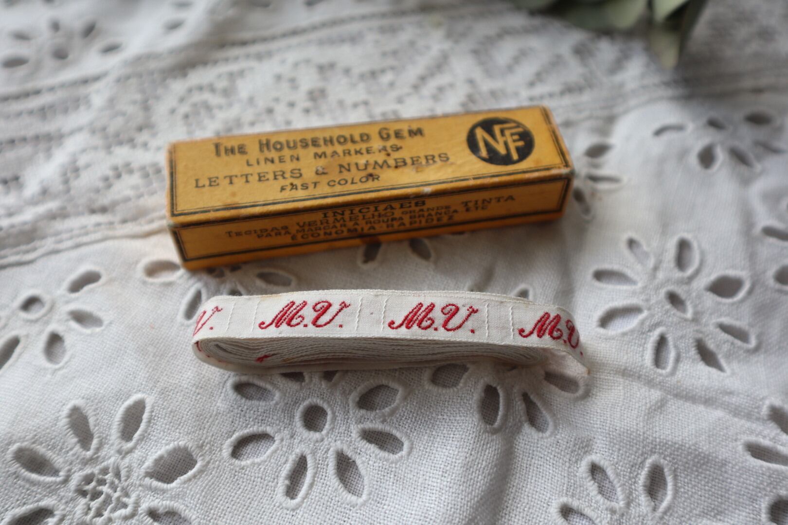 France製 アンティークイニシャルテープ（MV）D109 | vmt antique アンティーク雑貨の家