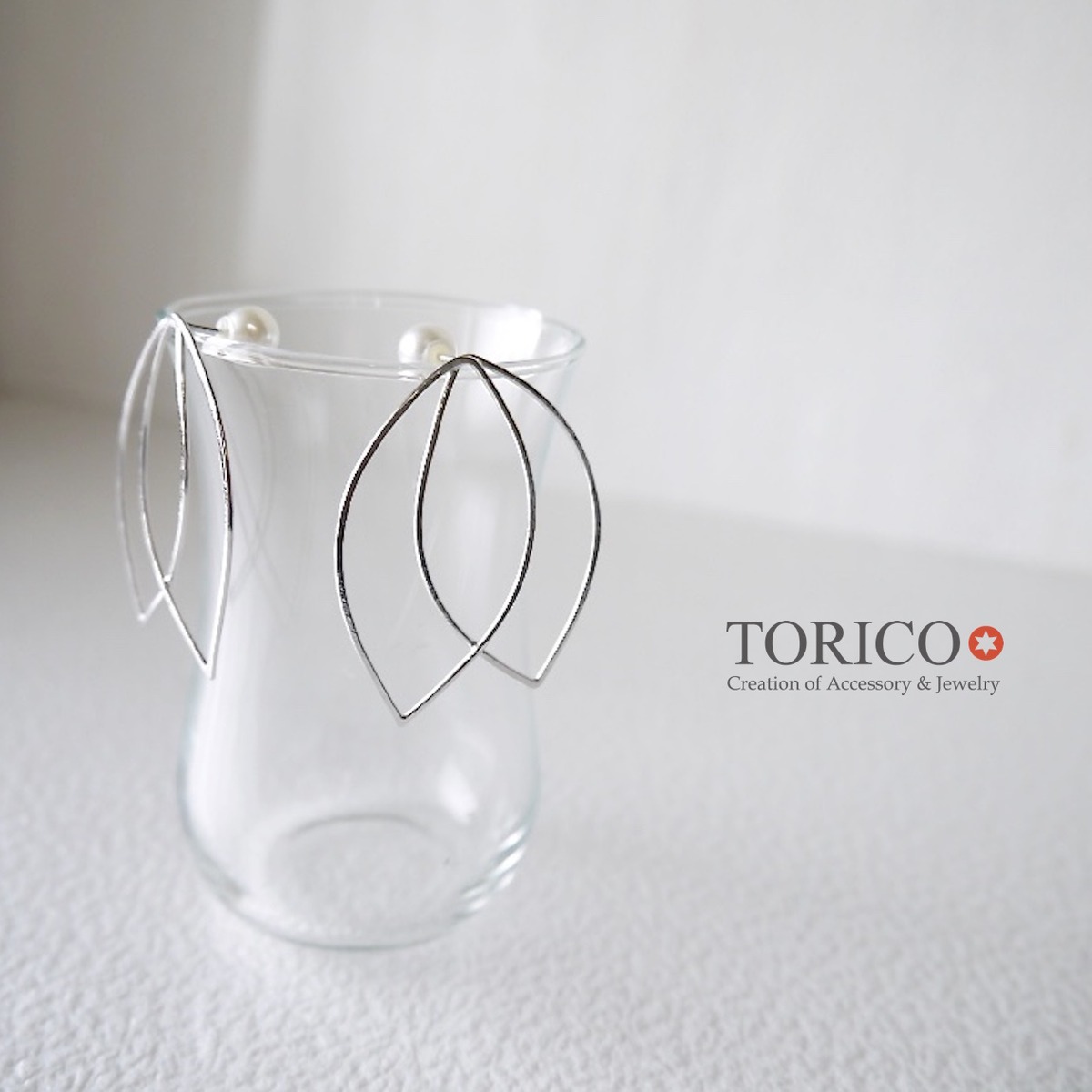 two hoop leaf ピアス 貝パールキャッチ | TORICO アクセサリー＆ジュエリー 洗練されたクリエイティブなデザインジュエリー