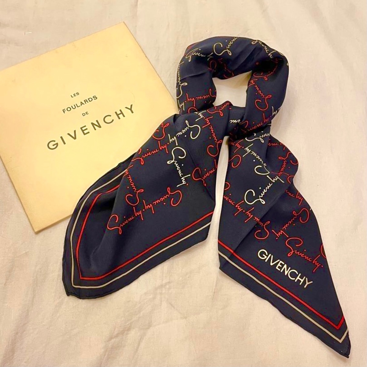 GIVENCHY "Cursive Logo" Navy×Red×White Scarf | CARBOOTS