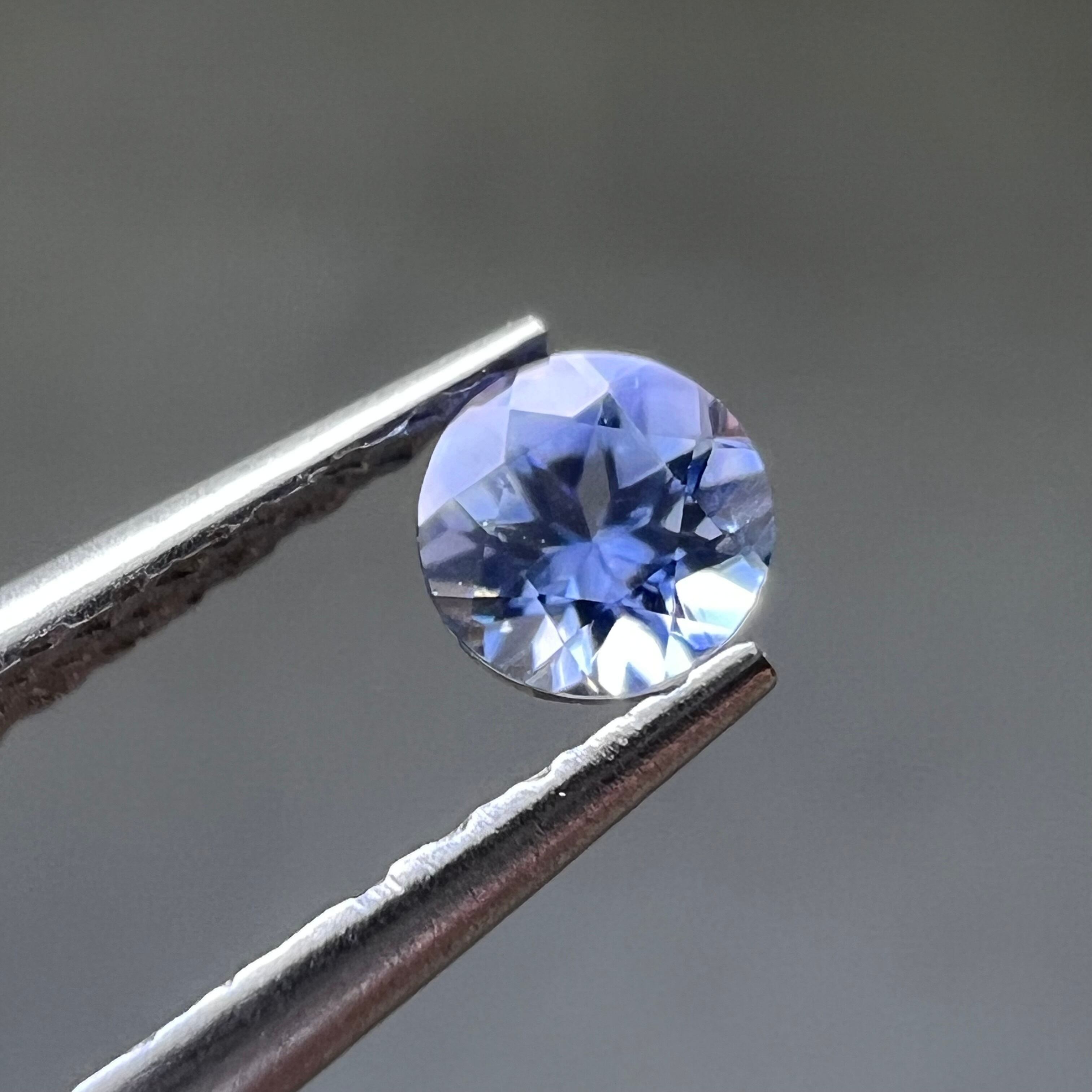 ベニトアイト 0.15ct 3.09mm ラウンドブリリアントカット ルース アイスブルー | 鈴木屋