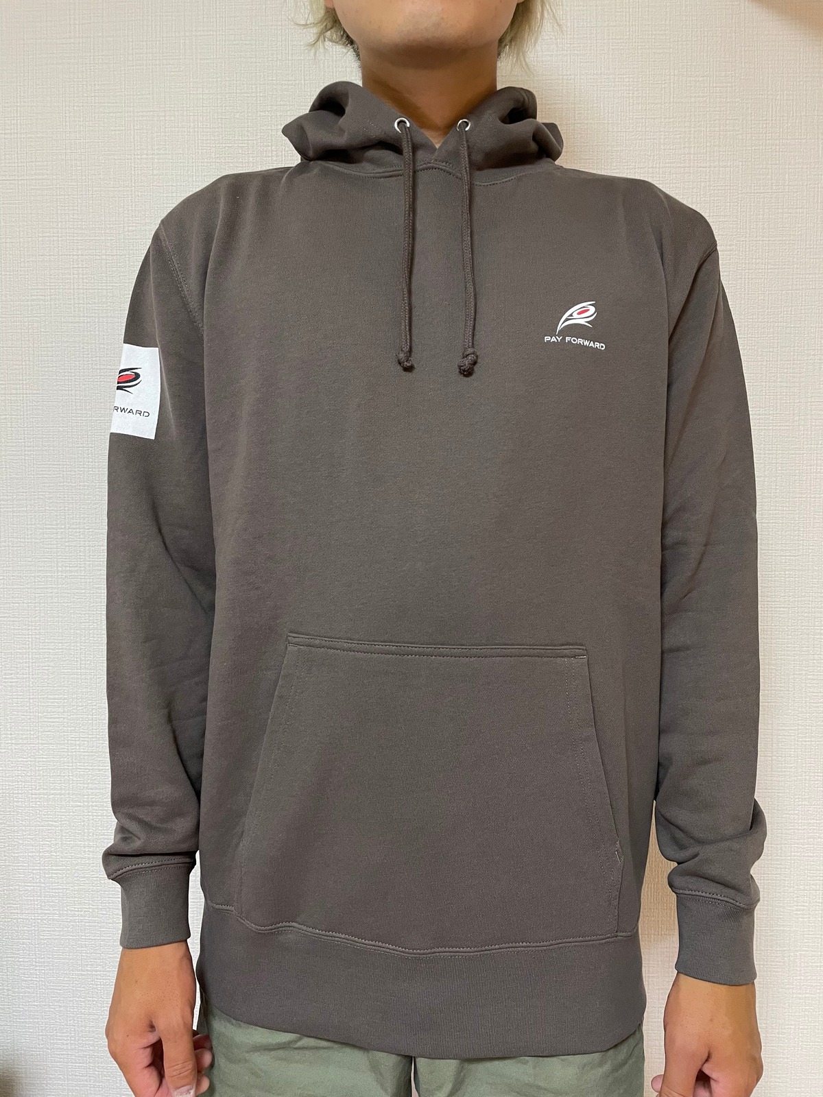 "PAYFORWARD"ボックスロゴパーカー(チャコール) | PAYFORWARD onlineshop