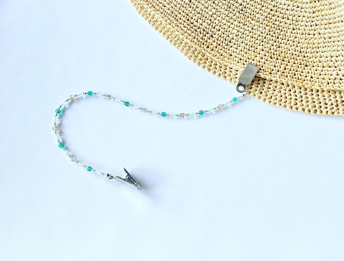 エメラルドとクリアのチェコビーズ 帽子クリップ（ハットクリップ）／ストールクリップ | Ichi-ring（いちりん）