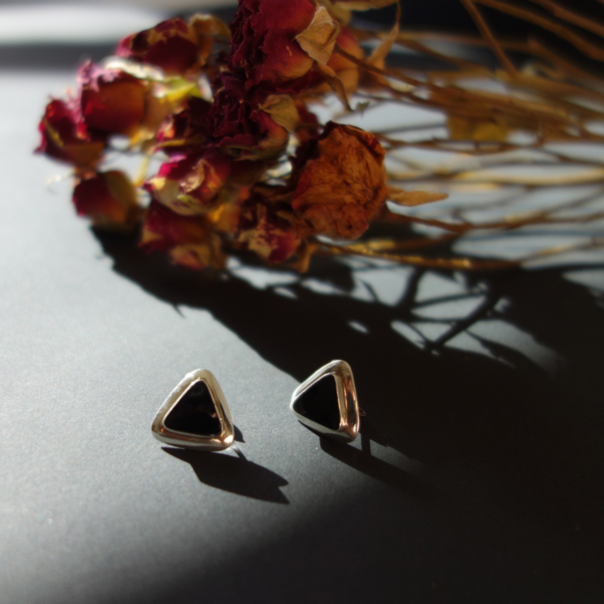 70's triangle pierce | poeasy vintage