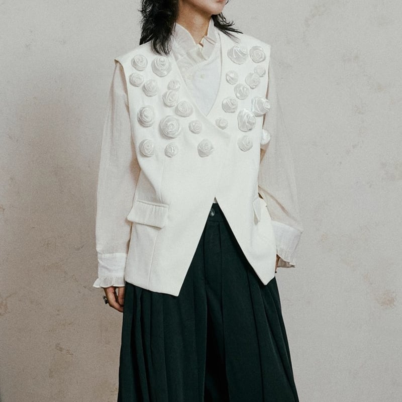 ホワイト ローズモチーフ ノースリーブ ミドル丈 ベスト 1color MOJ0198 | 【メンズモード専門店】MoSleek（モスリーク）