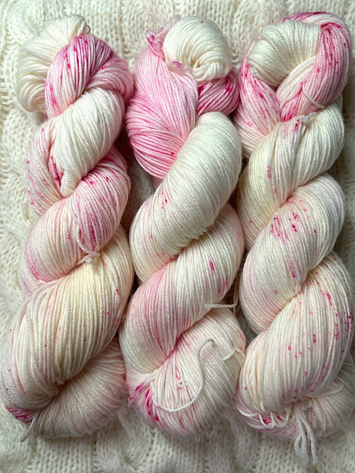 手染めメリノソックヤーン 白桃 | Miyuka Handmade