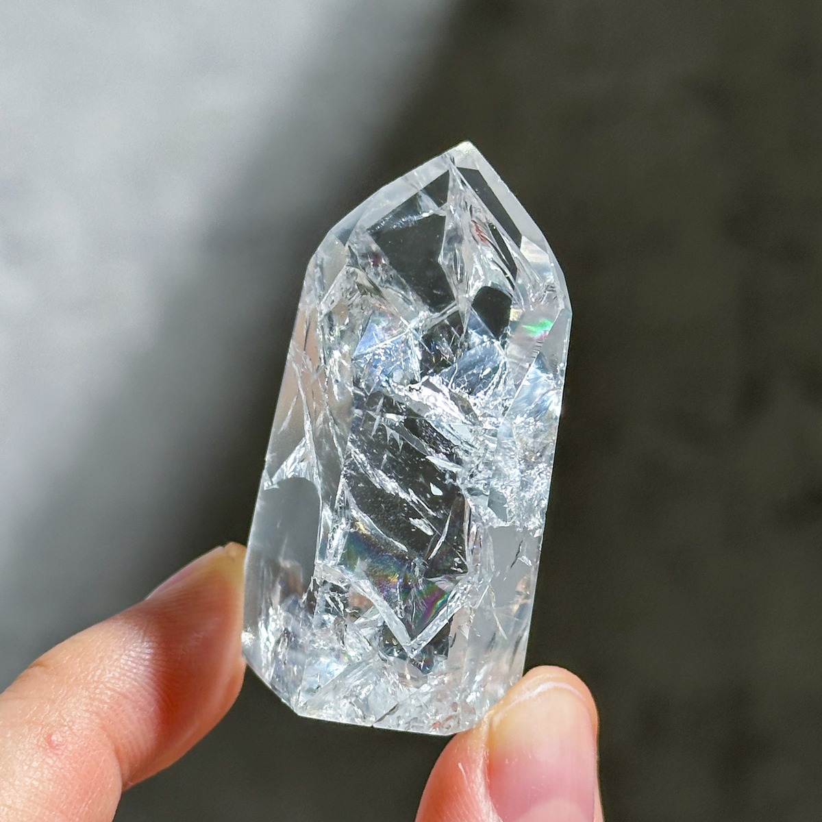 虹いっぱい ミナスジェライス産クラッククォーツ タワー型01（アイリスクォーツ) Crack Quartz (Iris quartz) 天然石・鉱物・パワーストーン | Kamoku[カモク ...