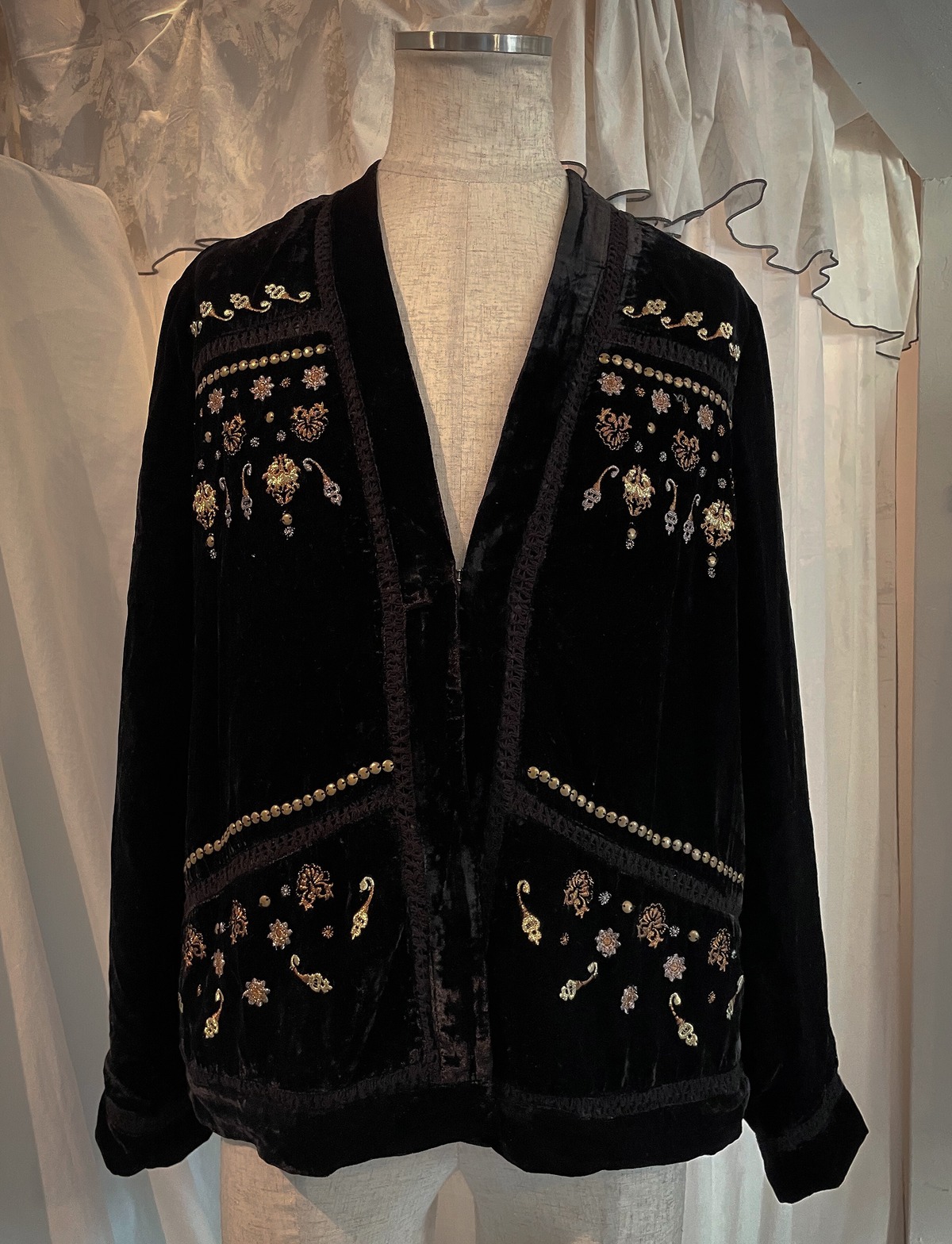 Chandelier Embroidered Velvet Cardigan | Queens