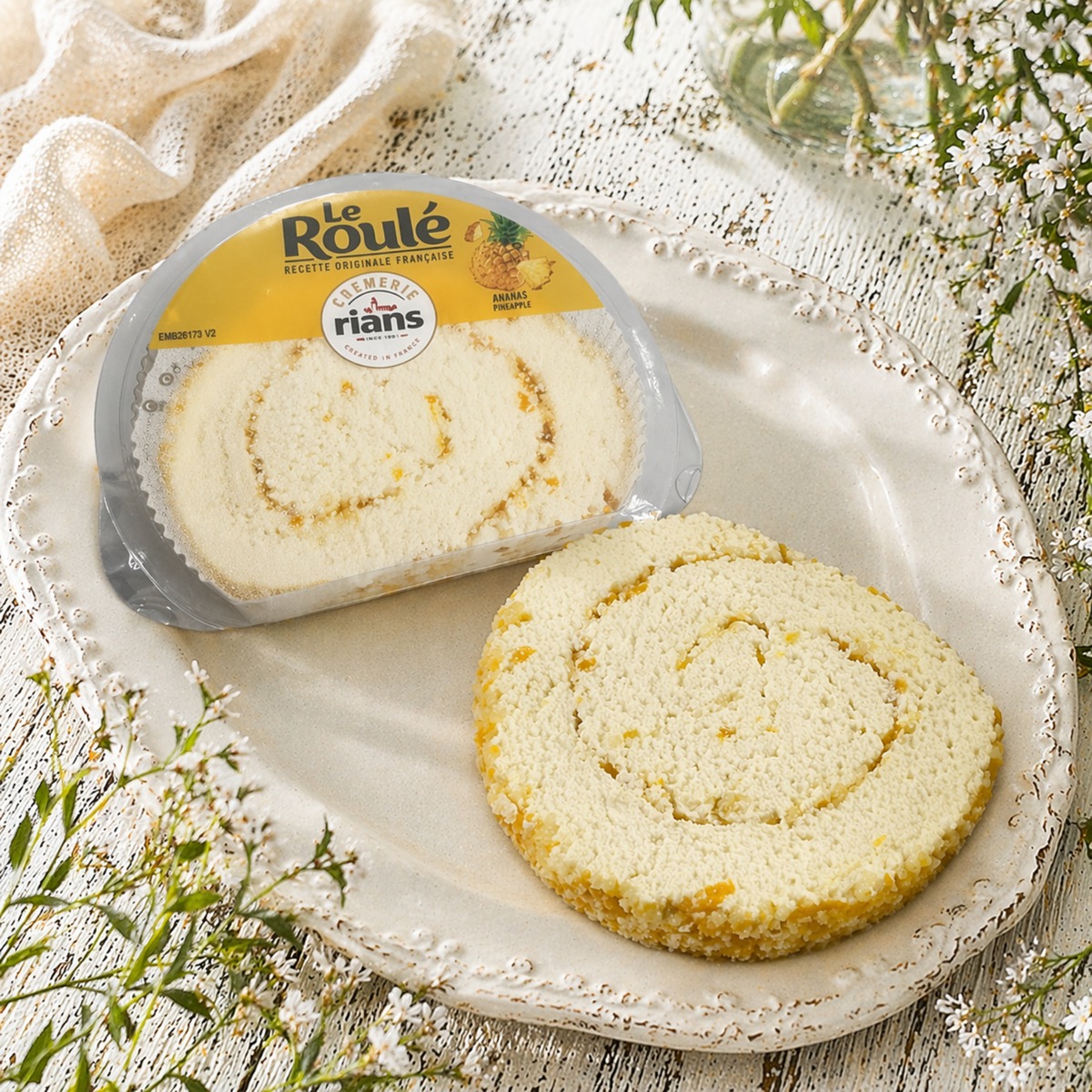 ル・ルーレ アナナス｜パイナップル入りフレッシュチーズロール 125g フランス産 Le Roulé Ananas Pineapple ...