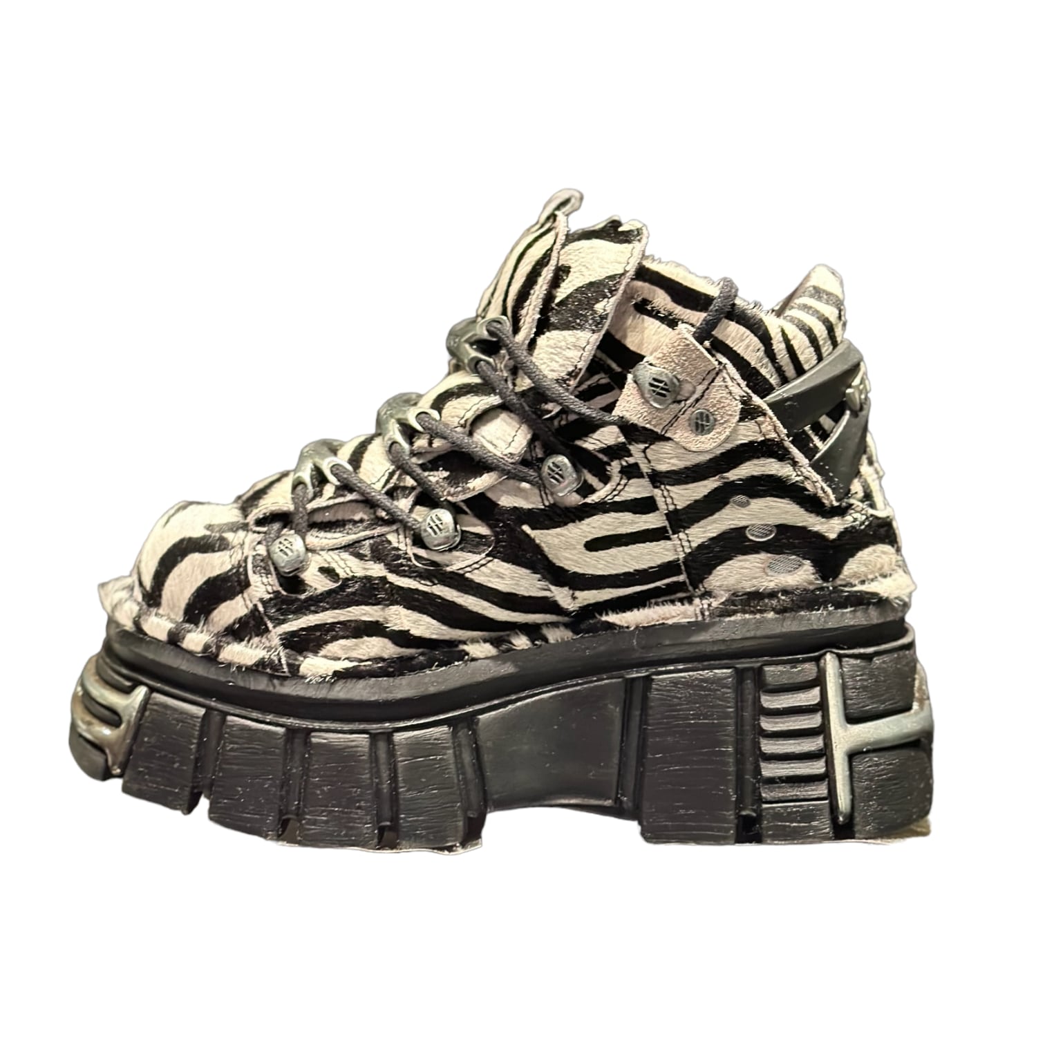 VETEMENTS】VETEMENTS X NEWROCK PLATFORM SNEAKERS(ZEBRA) | AYIN VETEMENTS】VETEMENTS X NEWROCK PLATFORM SNEAKERS(ZEBRA) | AYIN