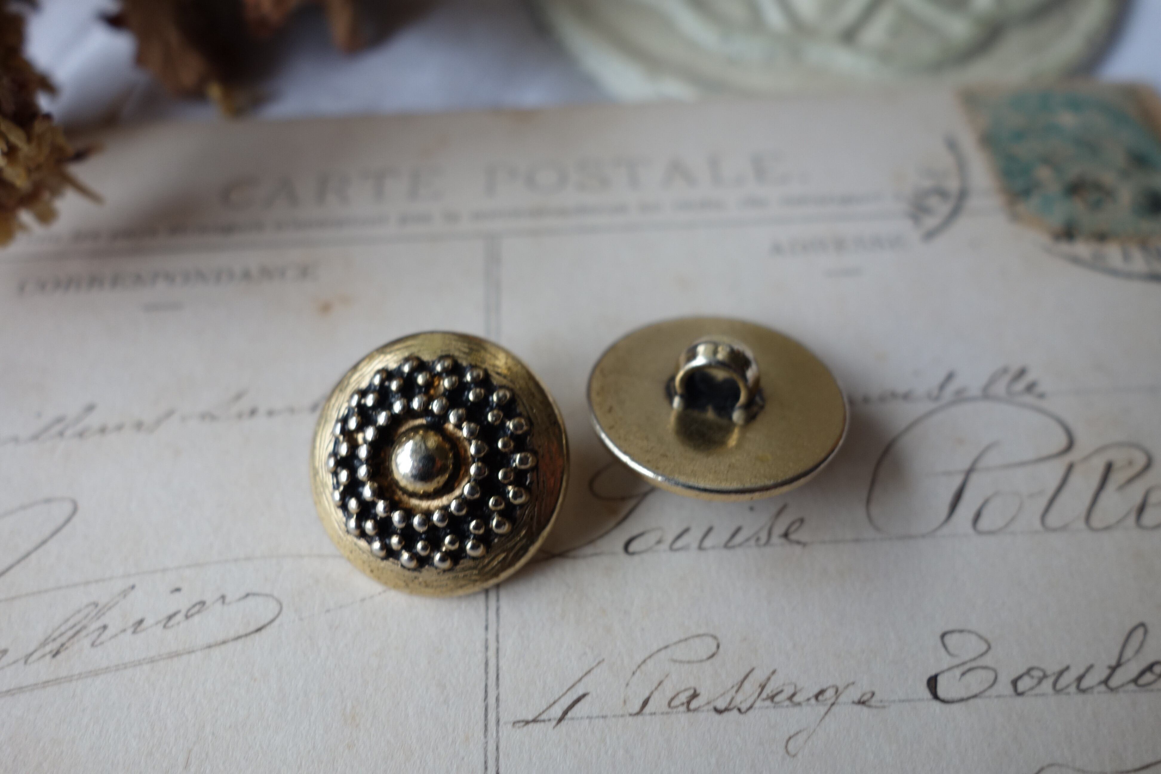 20㎜ アンティークボタン A392 ゴールド | vmt antique アンティーク雑貨の家