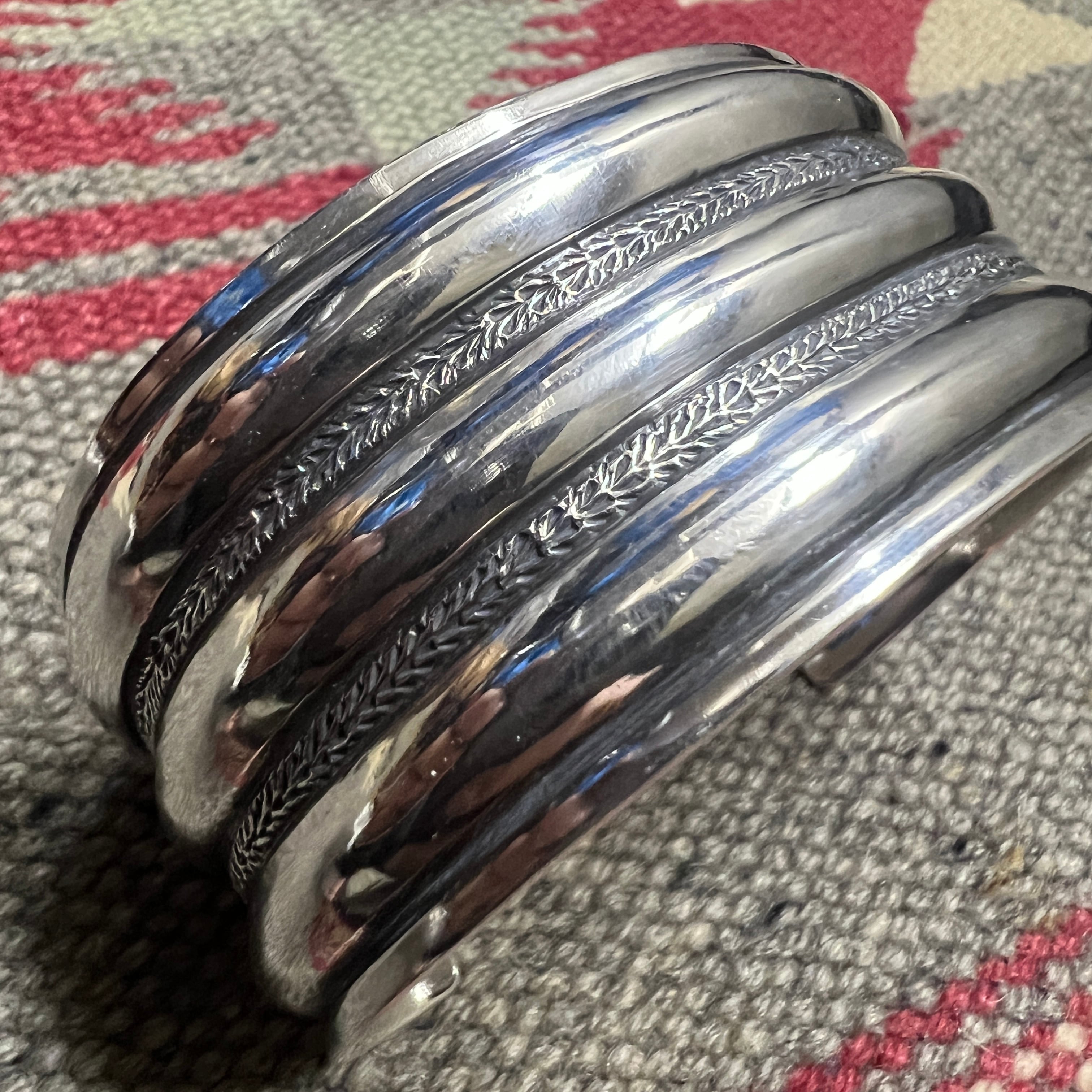 ARNOLD BLACKGOAT SILVER BANGLE | safarionline