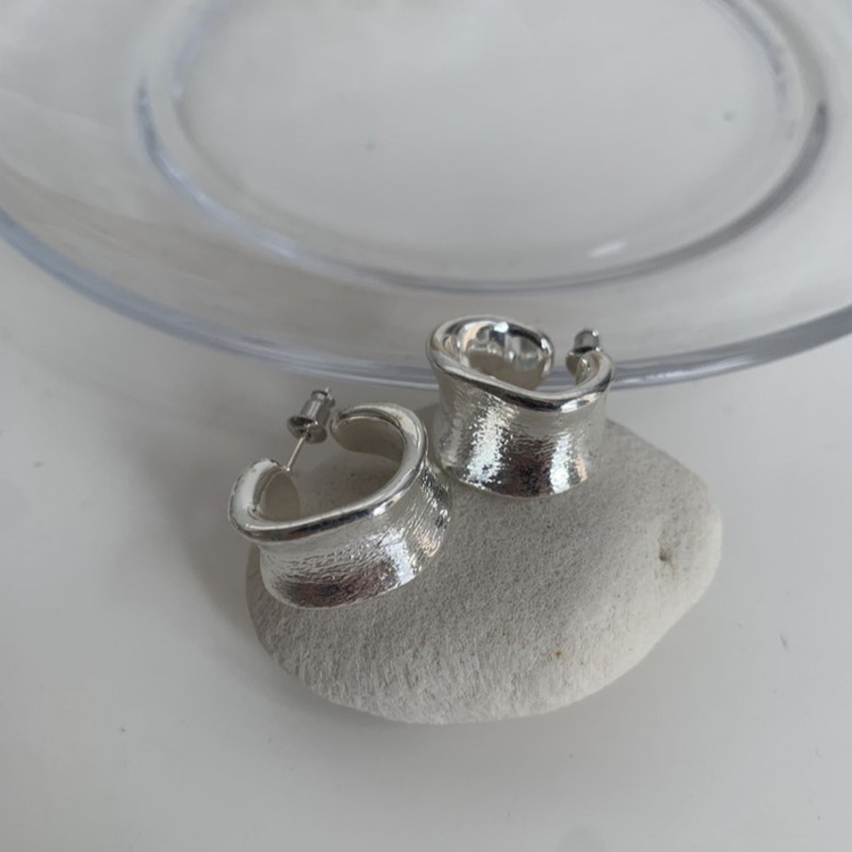 シルバーイレギュラーフープピアス [B478] | amgot