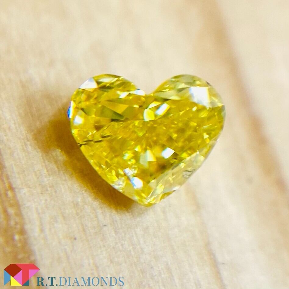 FANCY VIVID YELLOW 0.165ct HS/RT1742/CGL | Ilovediamonds