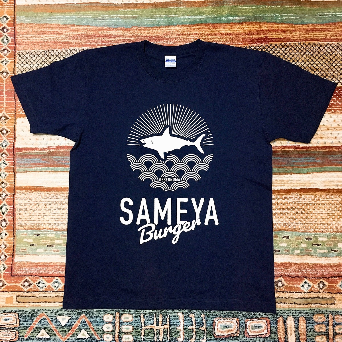 SAMEYA Tシャツ(ネイビー×白文字) | SAMEYA