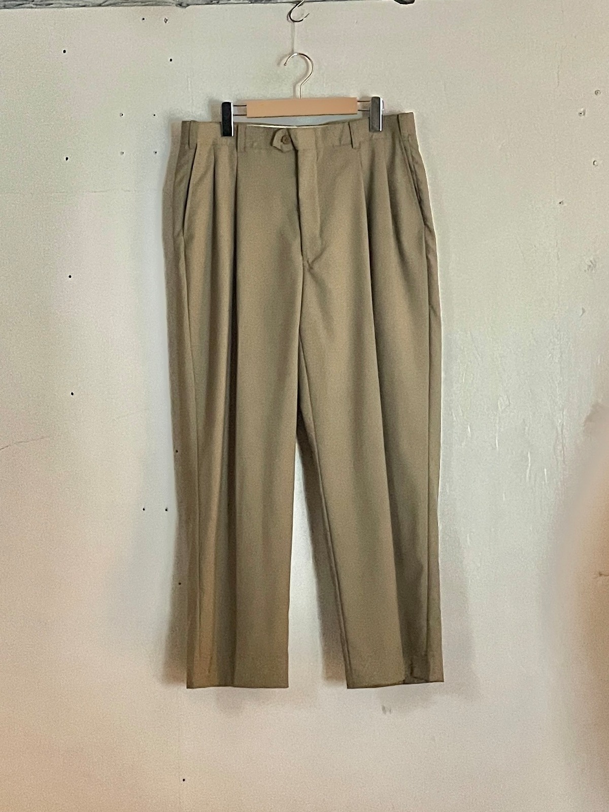 Old Beige 2 Tuck Wool Slacks | HENAMA ONLINE STORE