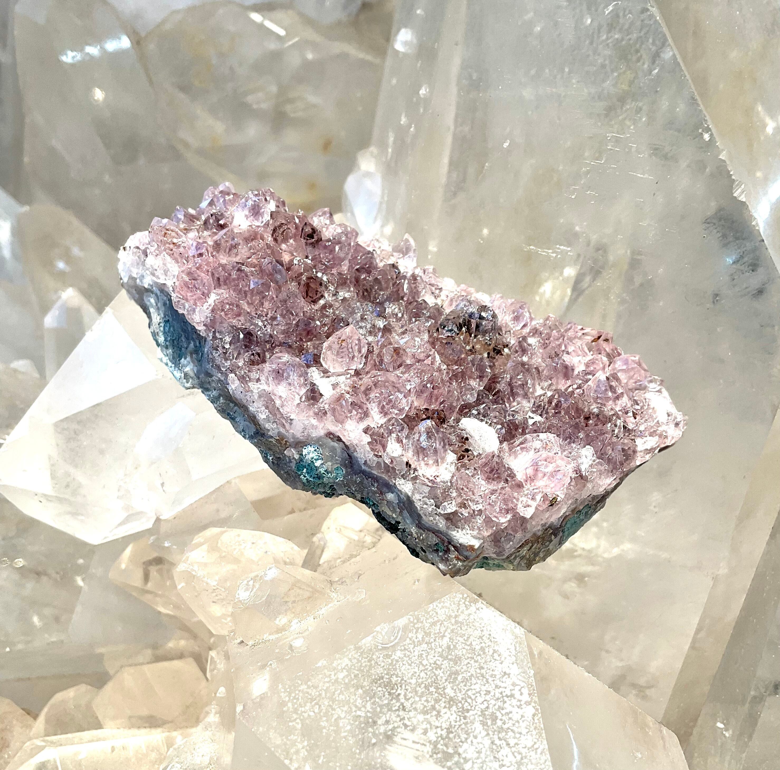 神秘的な光を放つ！アメジストクラスター002 | AMERI 自由が丘店 天然石・パワーストーン・ペンデュラム