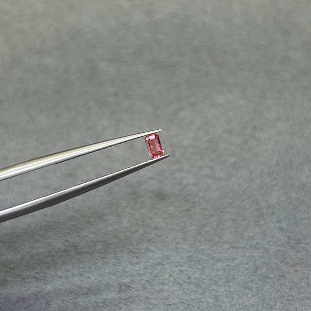 ヴェイリネナイト 0.15ct 3.99mm×2.41mm オクタゴナルカットルース | 鈴木屋