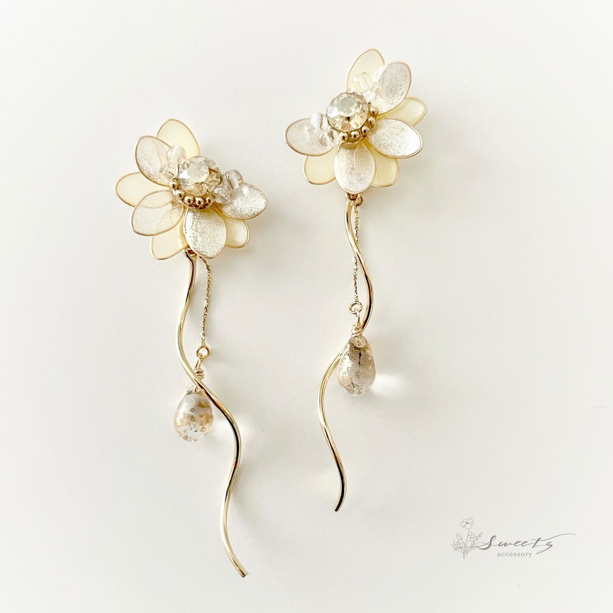 【himawari〜ﾋﾏﾜﾘ らせん〜】向日葵のらせんピアス・イヤリング | Sweets Accessory