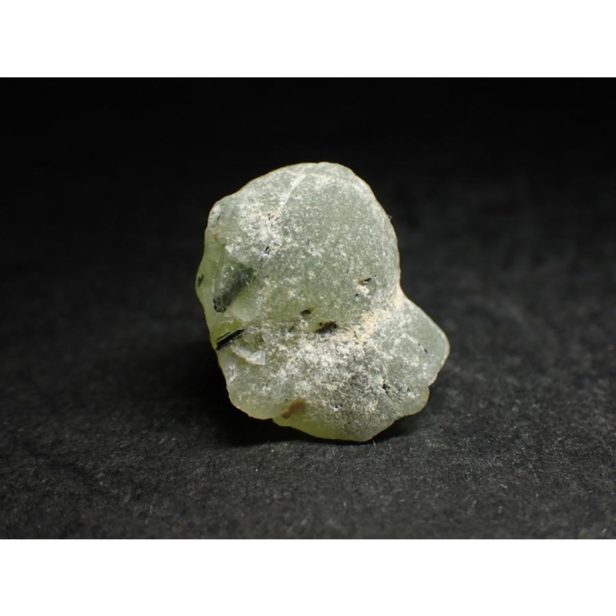 マリ共和国産 プレナイト/Prehnite 原石 A-PRH023 | 鉱物・天然石のお店CrystalGate