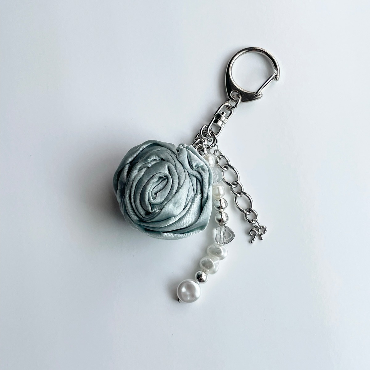 rose keyring with bow | em
