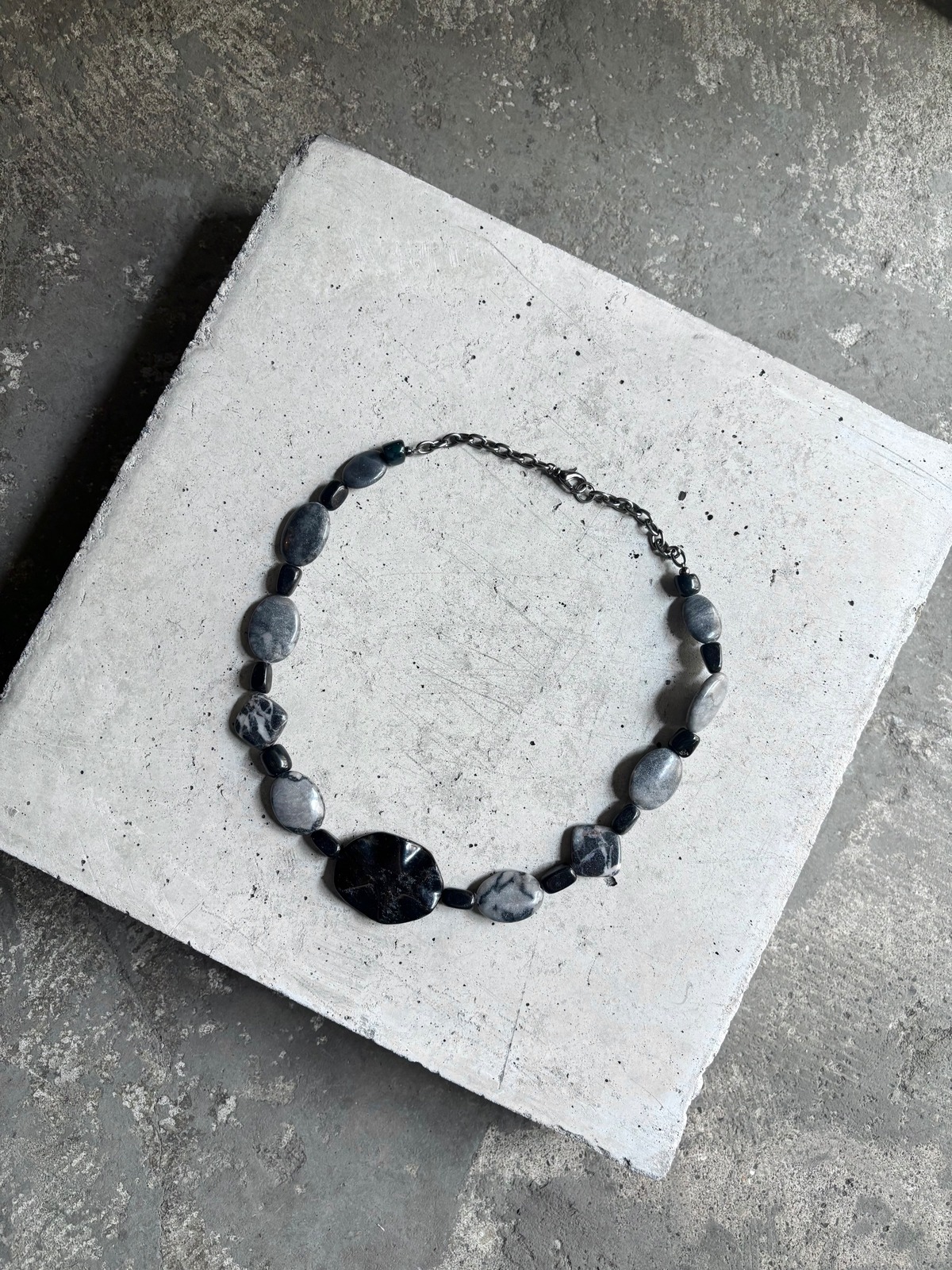 Vintage stone necklace | used.memento