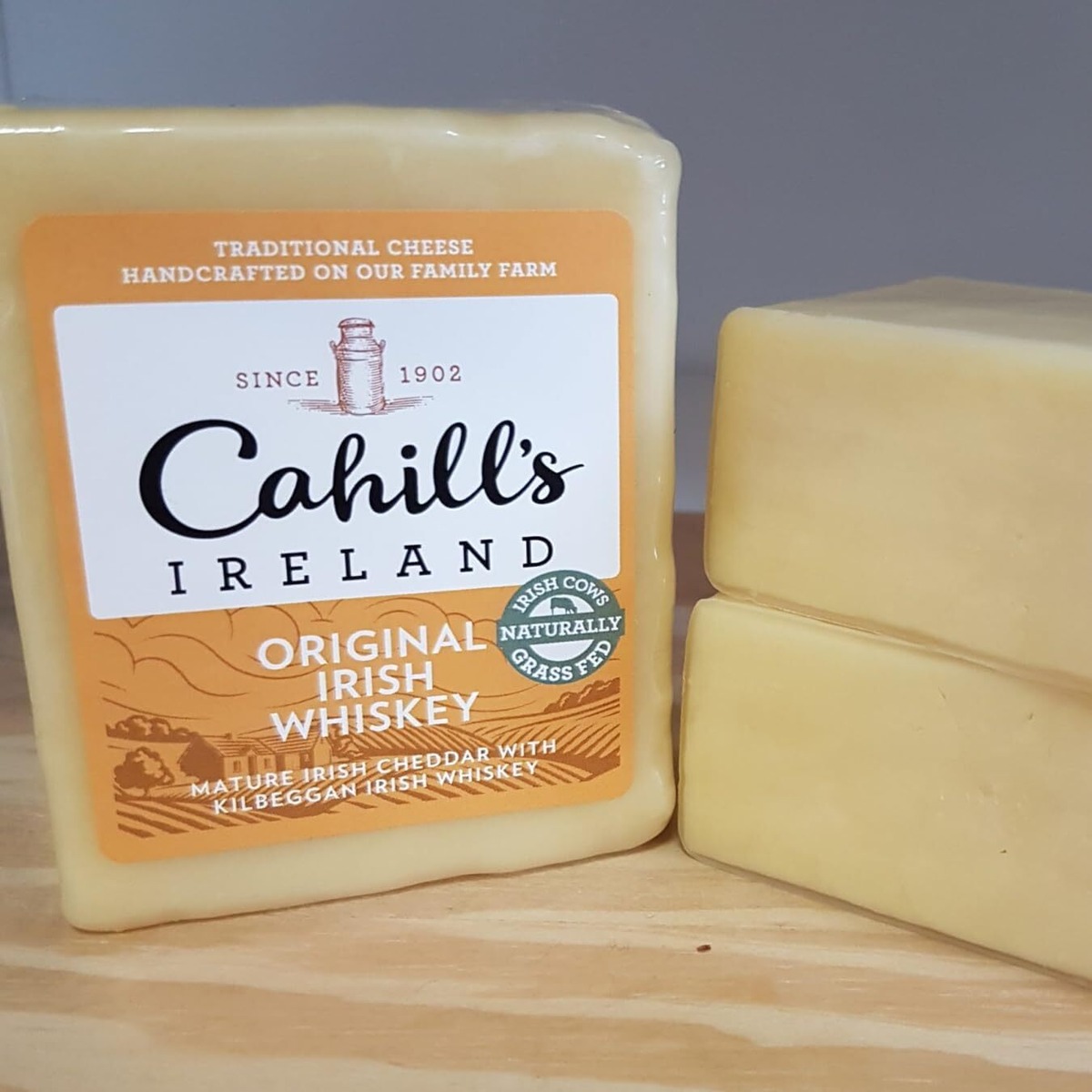 ケーヒルズ アイリッシュ ウイスキー グラスフェッド チェダー チーズ 200g アイルランド ジェムソン Cahills Ireland ...
