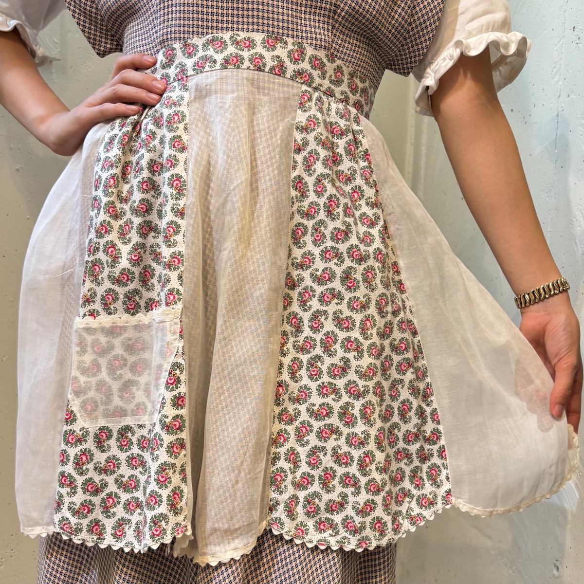 Vintage pink flower organdy apron | NUTTY Vintage&Collectibles