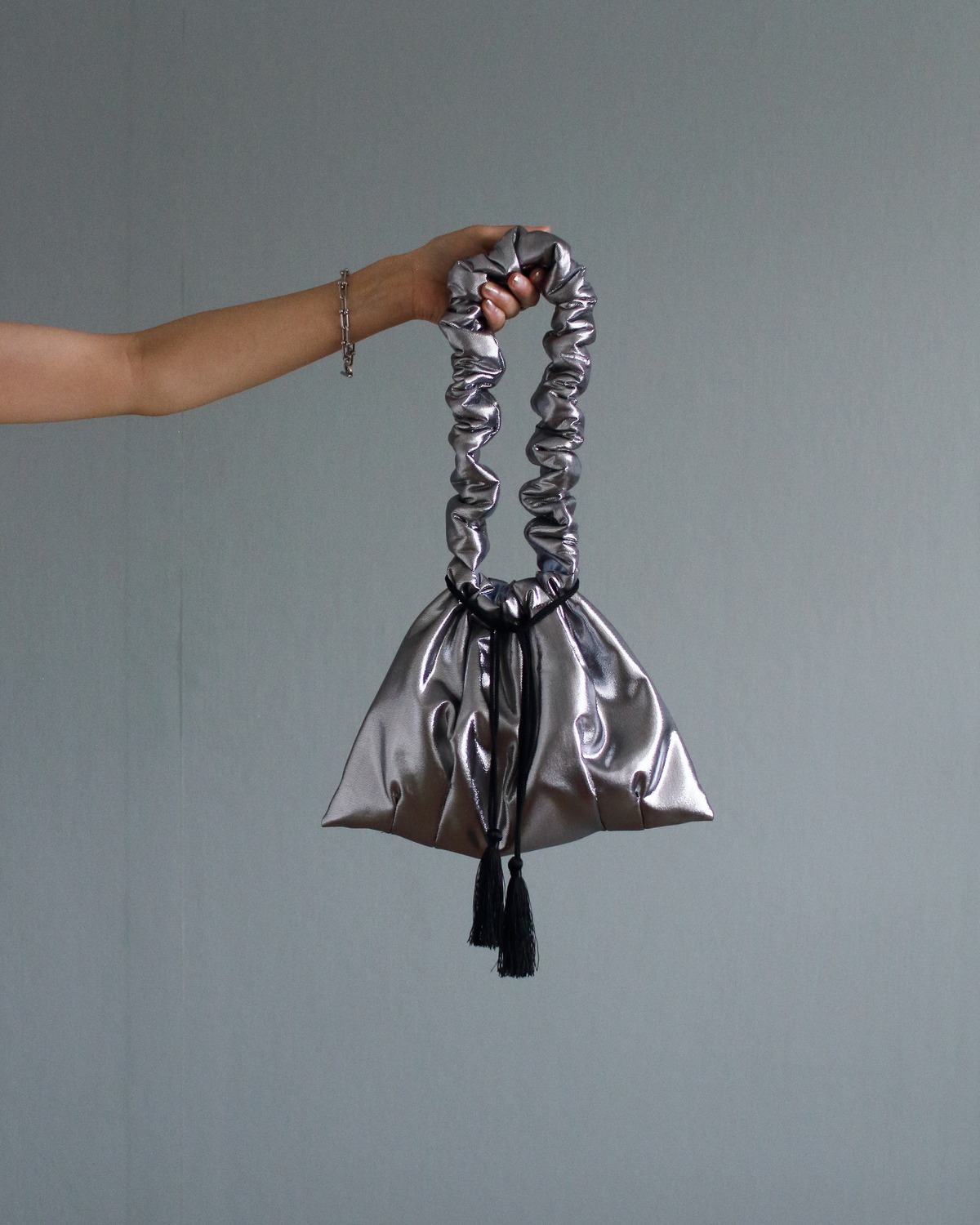 再入荷《Life-Size》 Shrink Kinchaku / Metallic SLV | mine_corplus