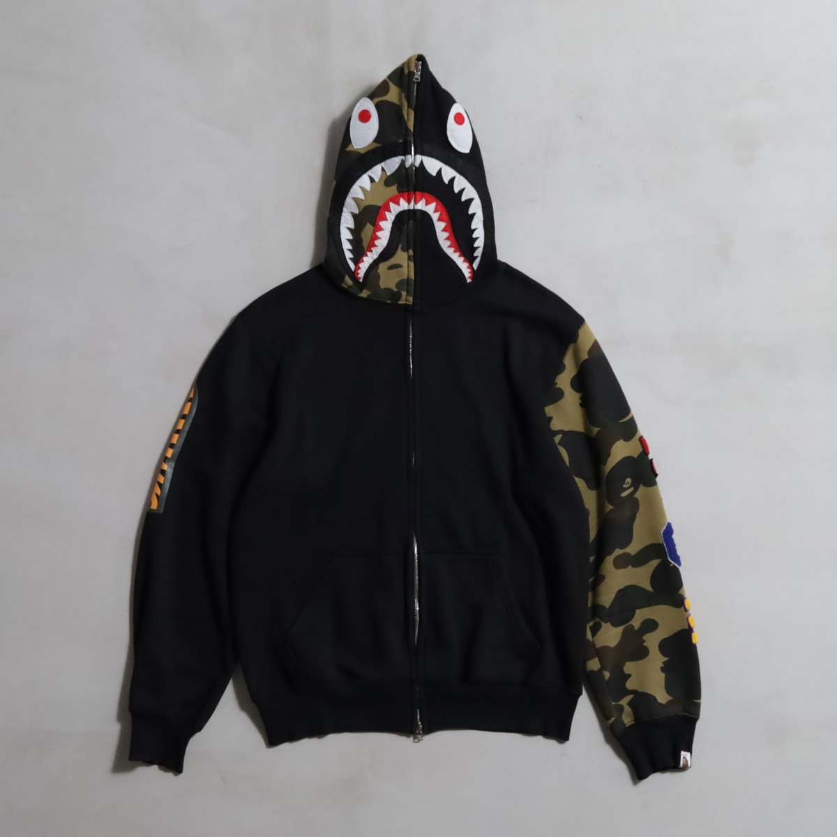 A BATHING APE SHARK FULL ZIP HOODIE (XLARGE/GOOD CONDITION) | Tiny Place