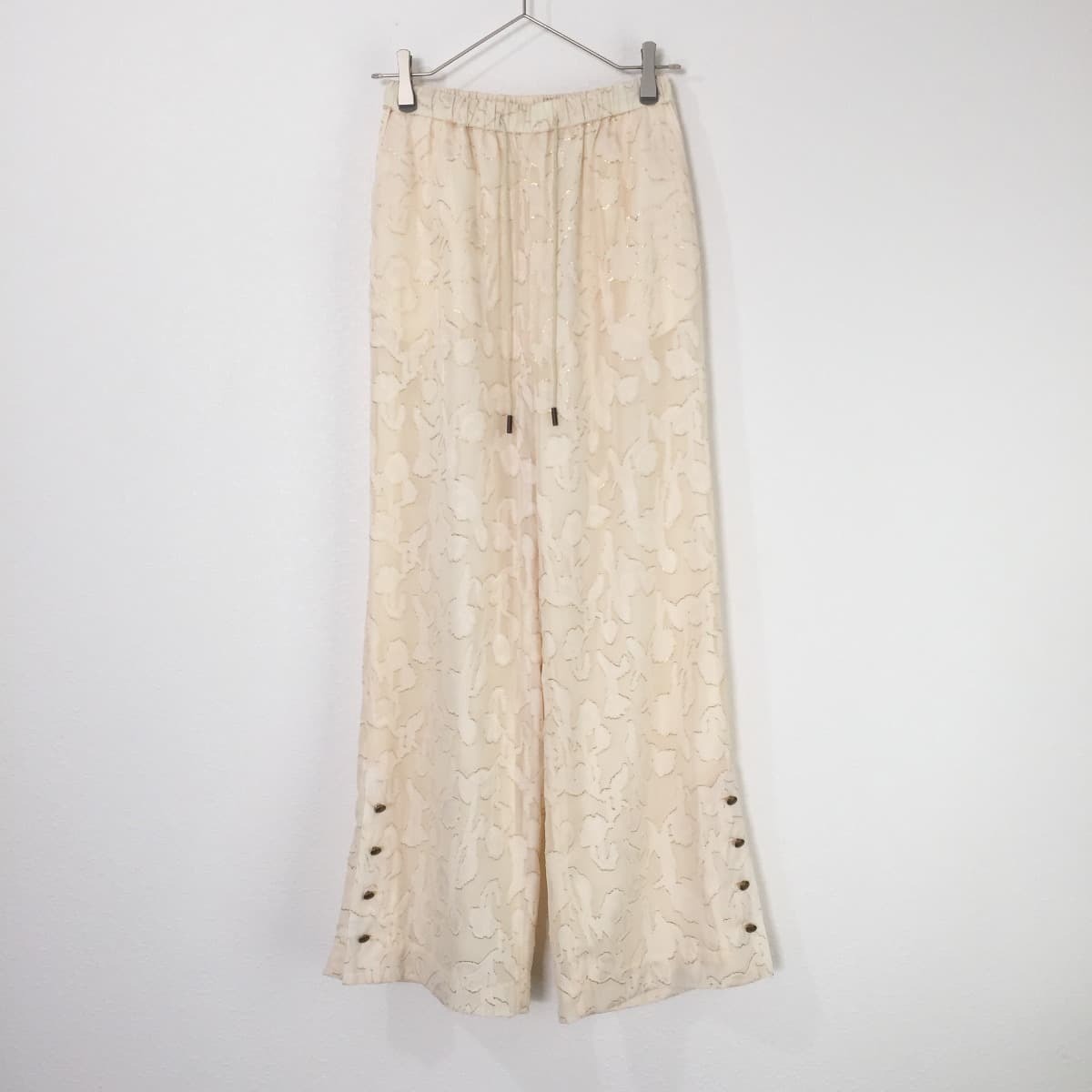 Ameri VINTAGE アメリヴィンテージ MEDI ALICE LOOSE PANTS メディアリスルーズパンツ アイボリー ワイド ボトム 花柄 | 「フクル」ファッションブランド ...