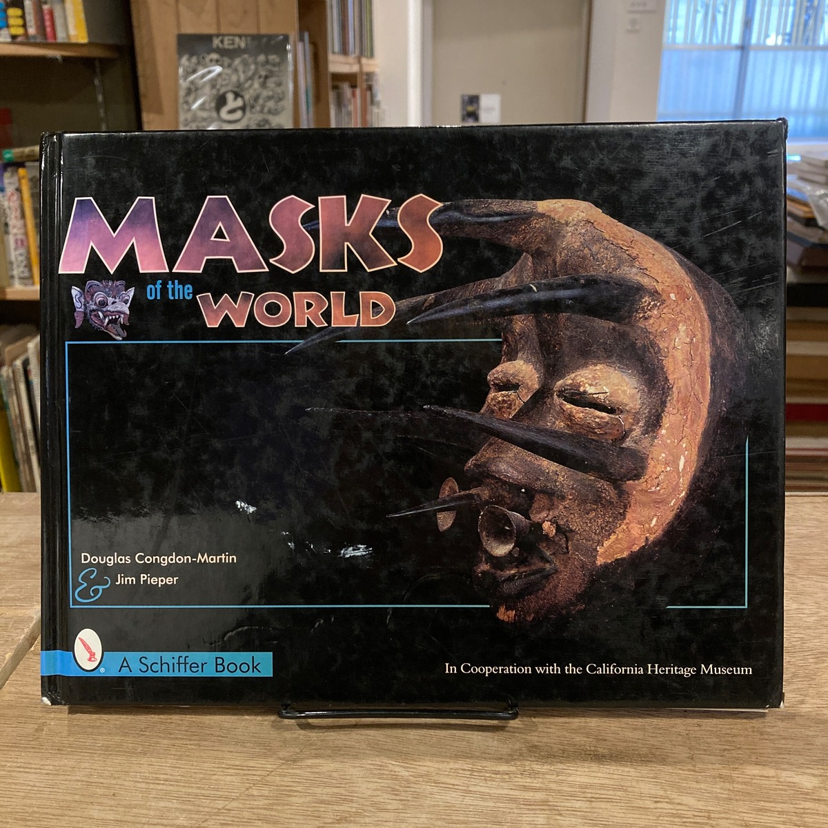 MASKS of the WORLD / Douglas Congdon-Martin, Jim Pieper | 百年