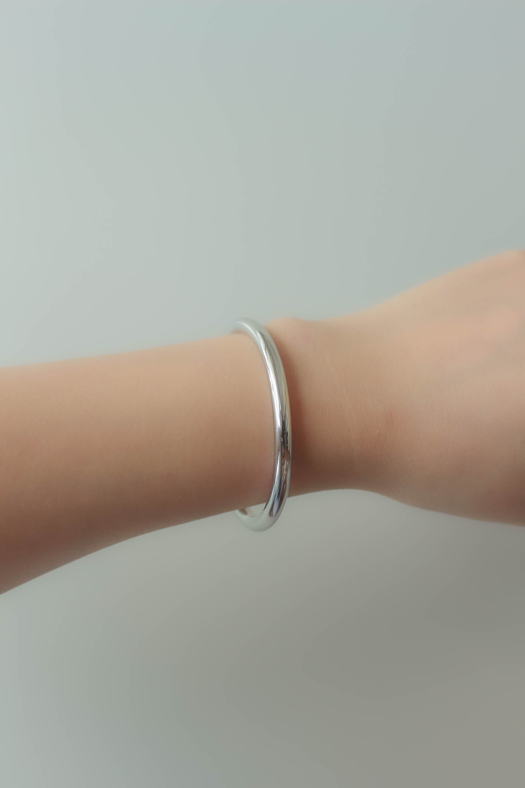 Single Bangle | 金属アレルギー対応のアクセサリー ebine