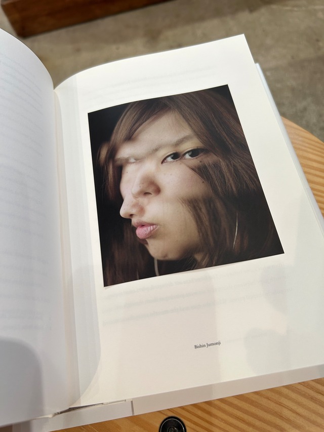 竹内万里子『沈黙とイメージ -写真をめぐるエッセイ-』 | LIBRIS KOBACO