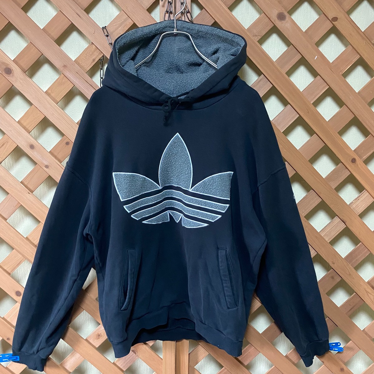 adidas プルオーバー パーカー ブラック トレフォイル 常田 古着 黒 | LUCKY BASE 古着屋