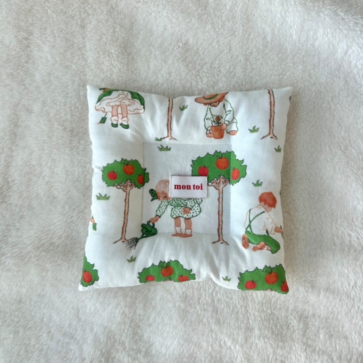 即納/当店限定ブランド【mon toi】apple tree meal coaster | ropet