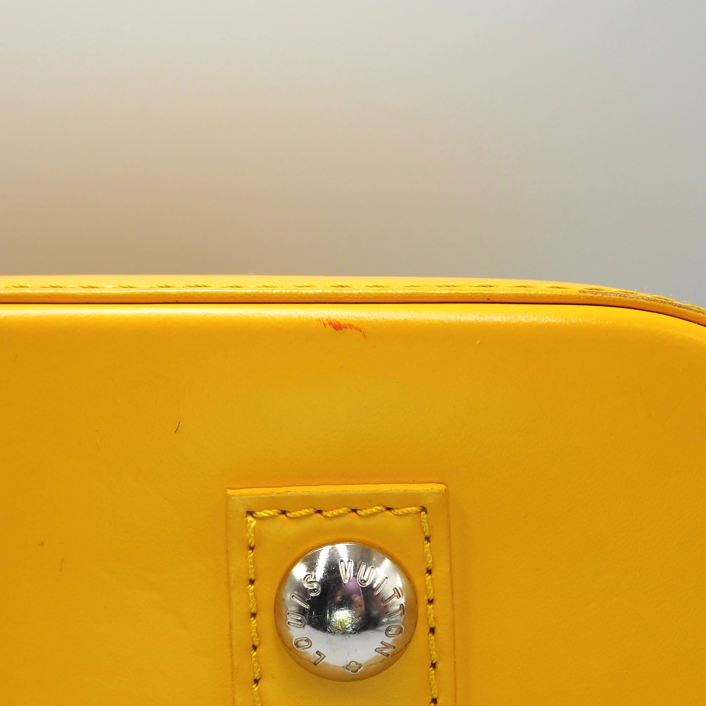 1/4掲載 LOUIS VUITTON エピ アルマPM シトロン ハンドバッグ ショルダーバッグ レザー ルイヴィトン | 2122TOKYO