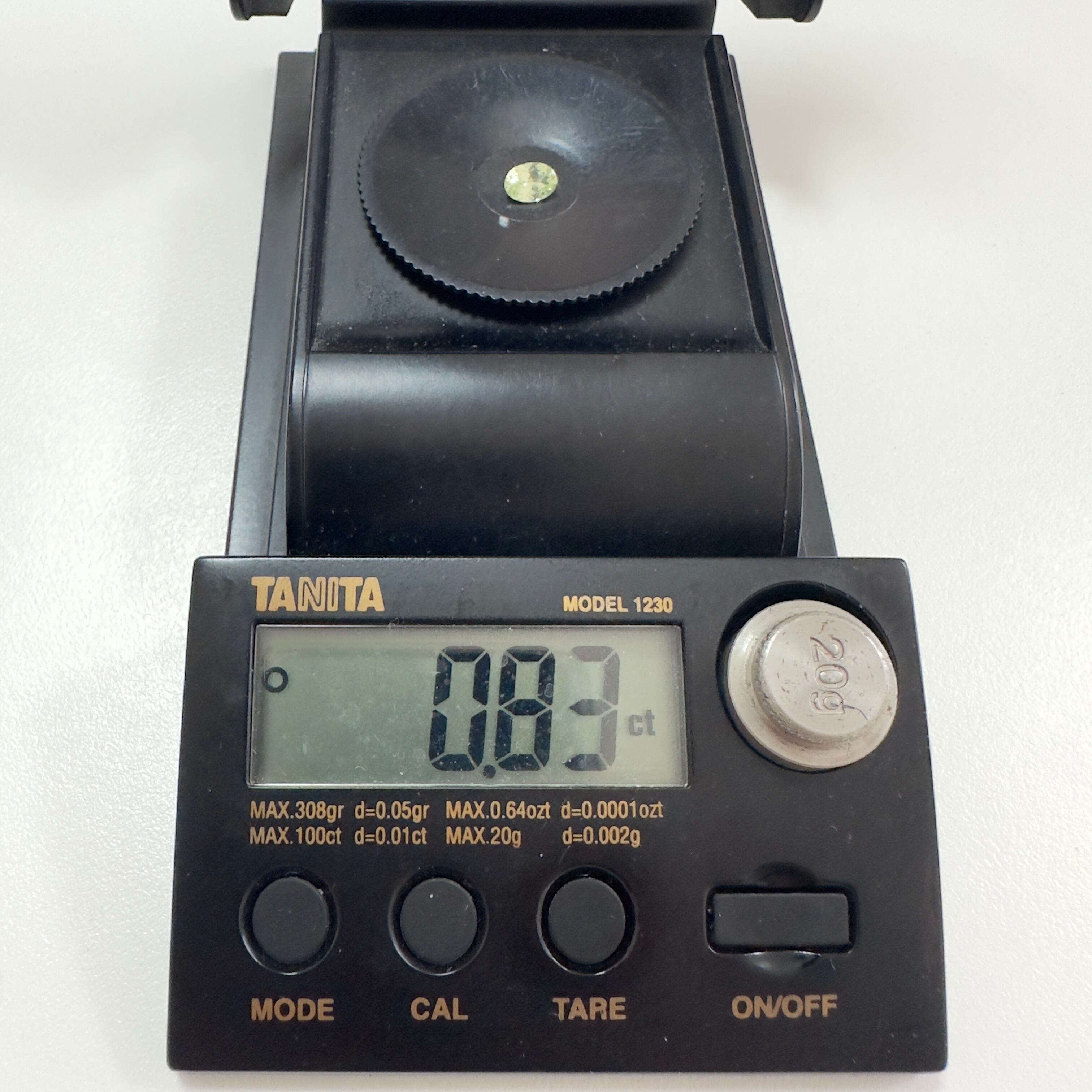 【UVチェンジミントガーネット】 0.83ct | たからいしルース オンラインショップ