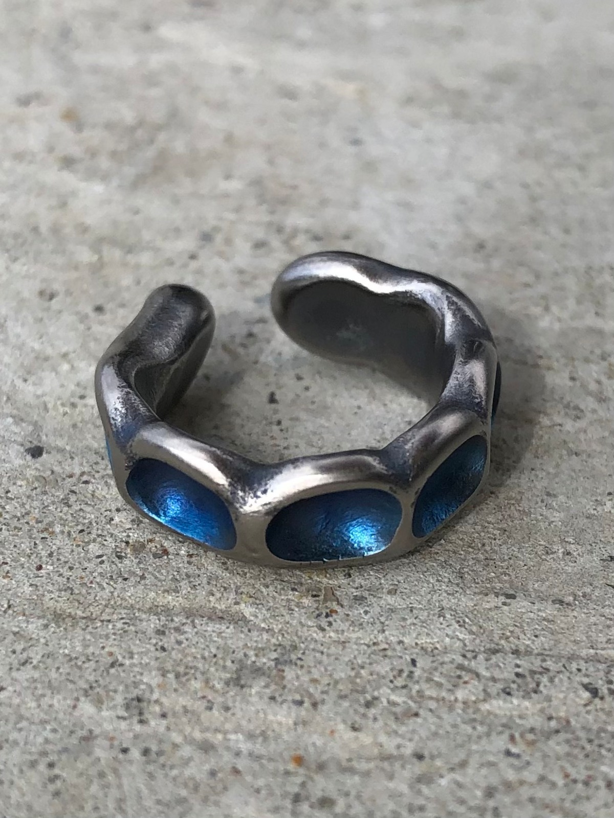 titanium ear cuff “bule hole” イヤーカフ イヤリング アンティーク調 | brass-Creation