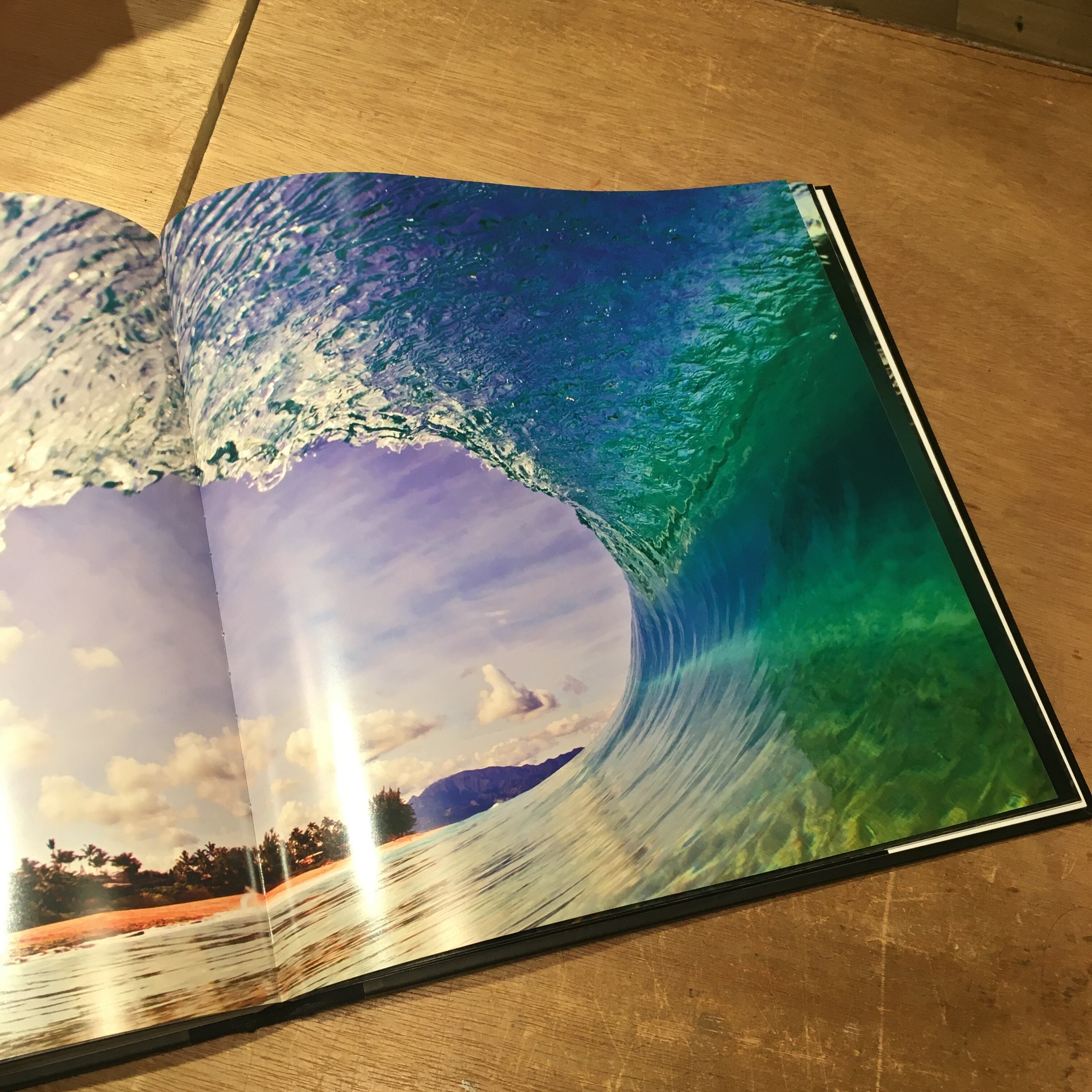 THE SHOREBREAK ART OF CLARK LITTLE | 百年
