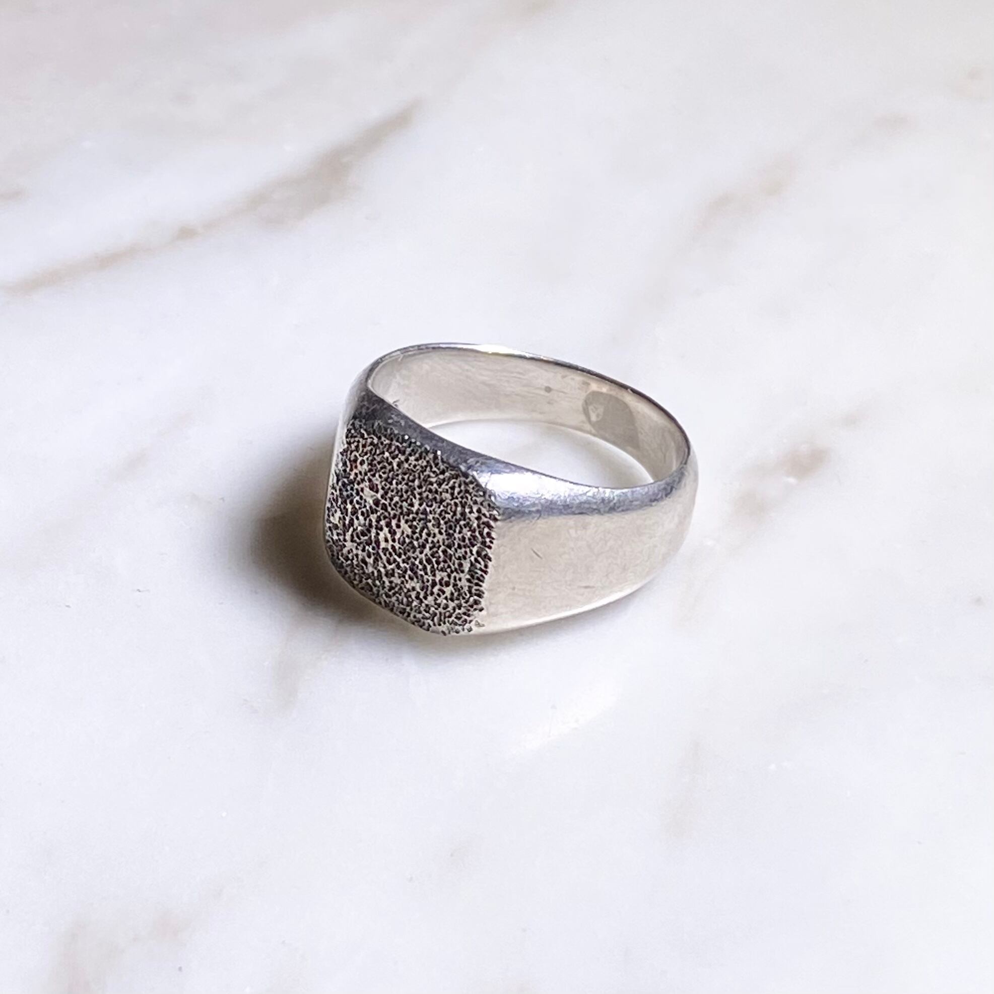 vintage silver square signet ring | NOIR ONLINE
