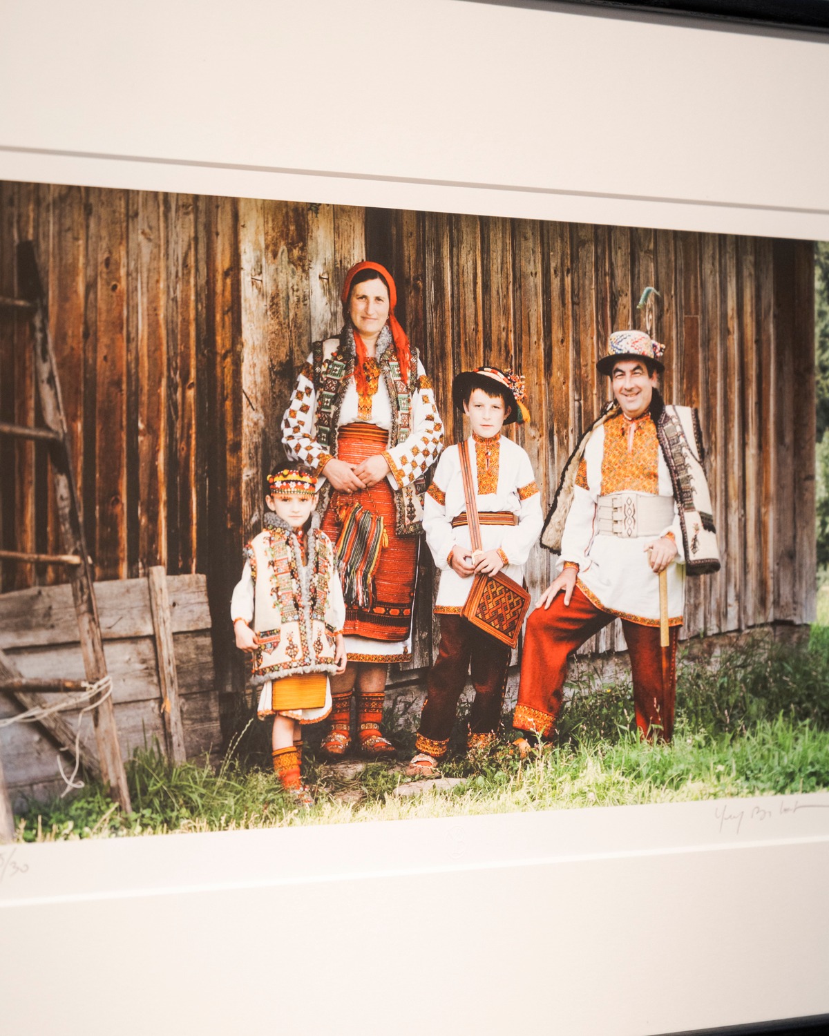 ユーリ・ビラク写真作品『THE HUTSULS IN THE SHADOW OF THE CARPATHIANS』#Pozhodzhuk Family | TOSEISHA / 冬青社