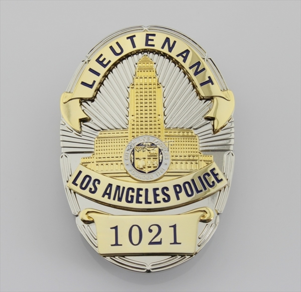 撮影用アイテム 警察バッジ 【LAPD LIEUTENANT】 ★ドラマ撮影用やコスプレ撮影用に！観賞用コレクションアイテム等にも！ ★受注品 ...
