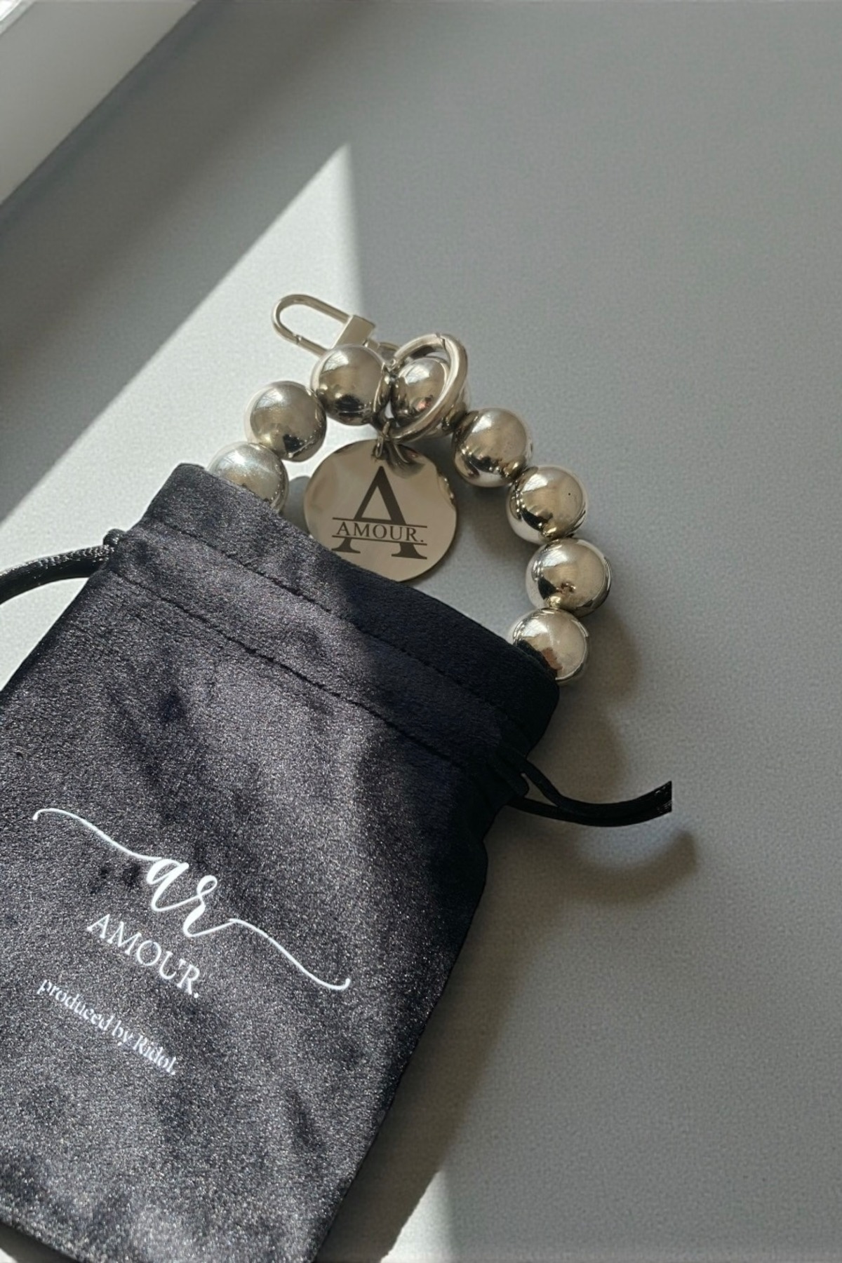 Silver pearl strap | AMOUR.