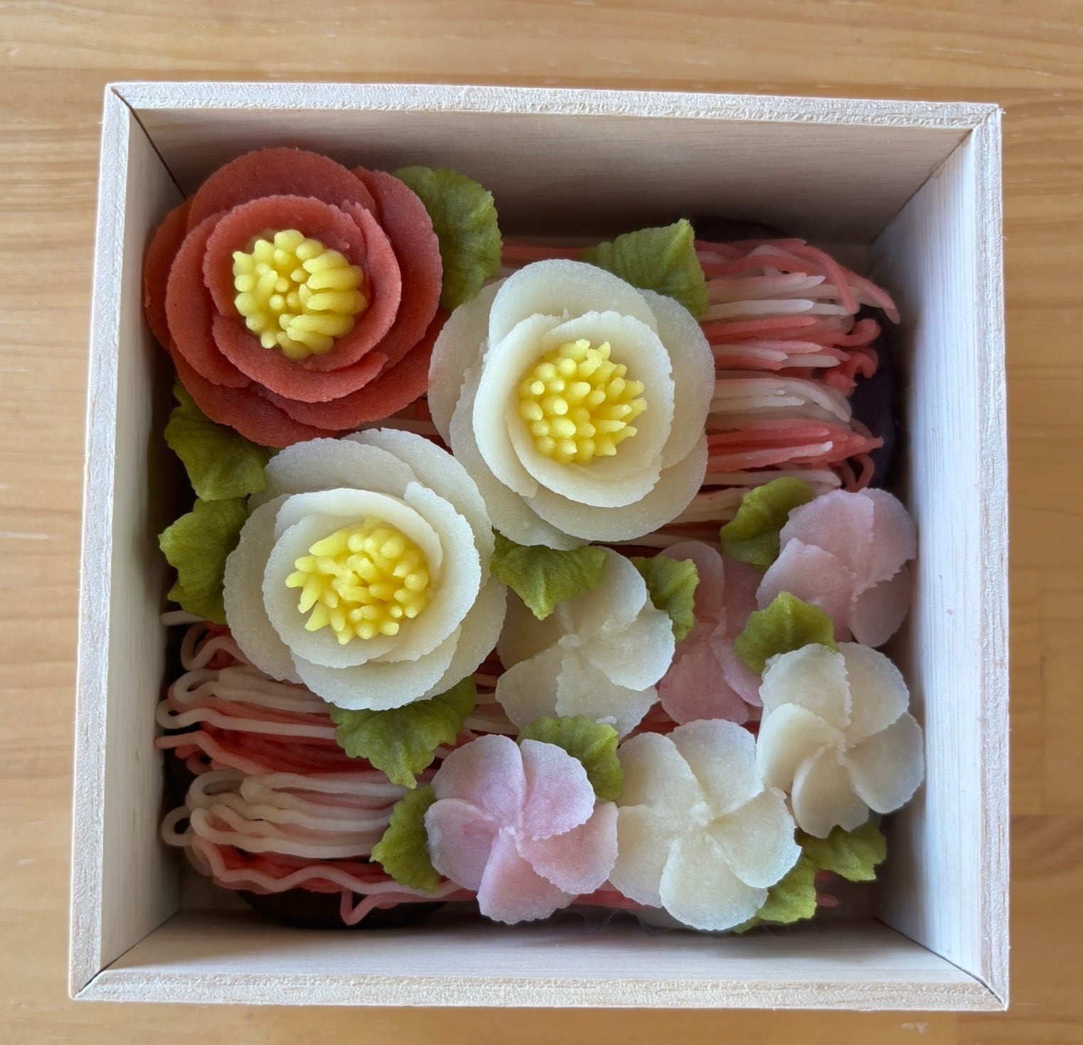 お年賀敷き詰めおはぎ | お花のおはぎ 華子