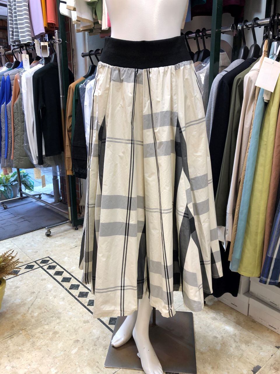 PAPILLON SELECT 【パピヨンセレクト】 ★チェック柄ソフトタフタボリュームスカート！ | ブティック パピヨン