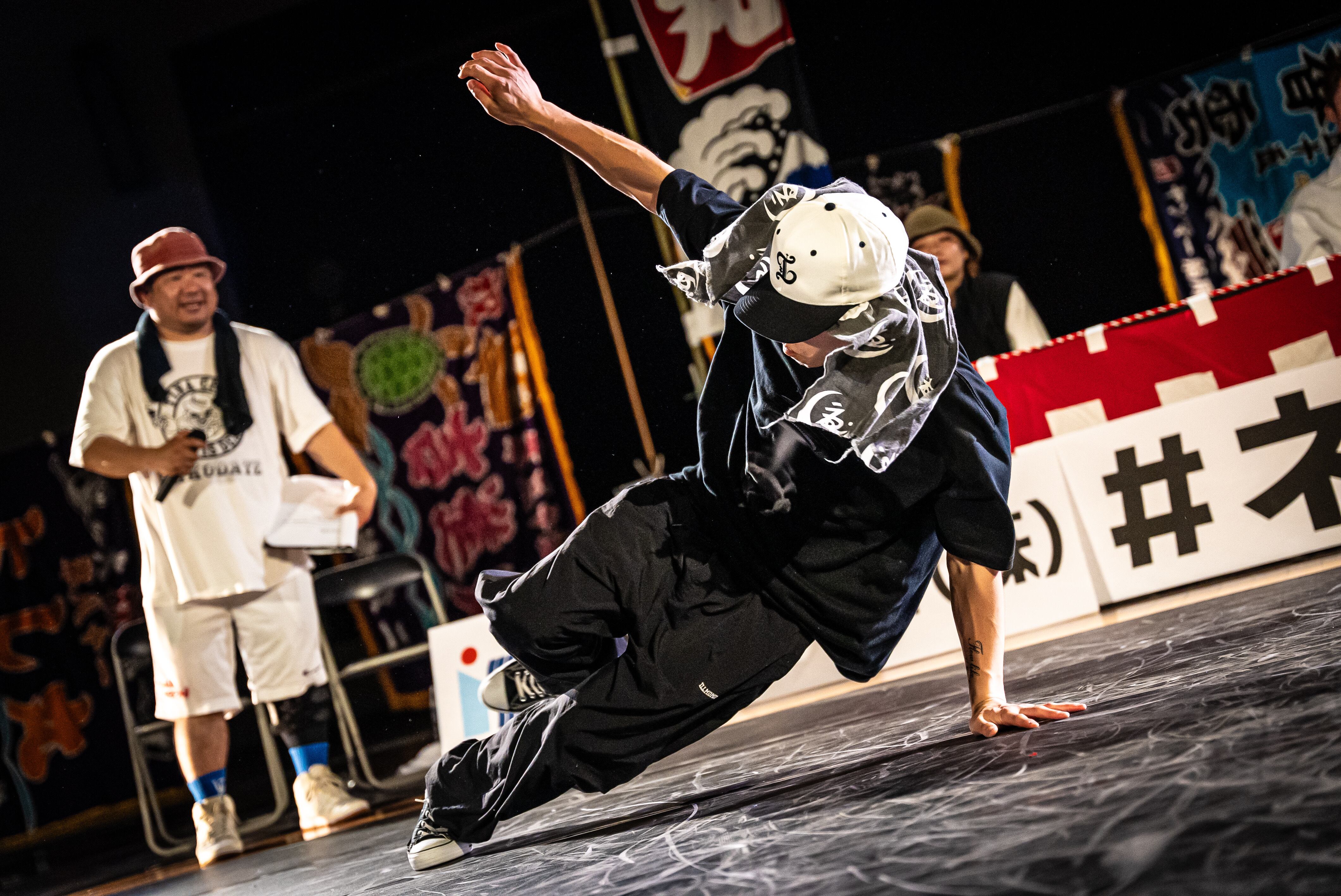 "I" LOGO 2TONE CAP | ILLMOMENT