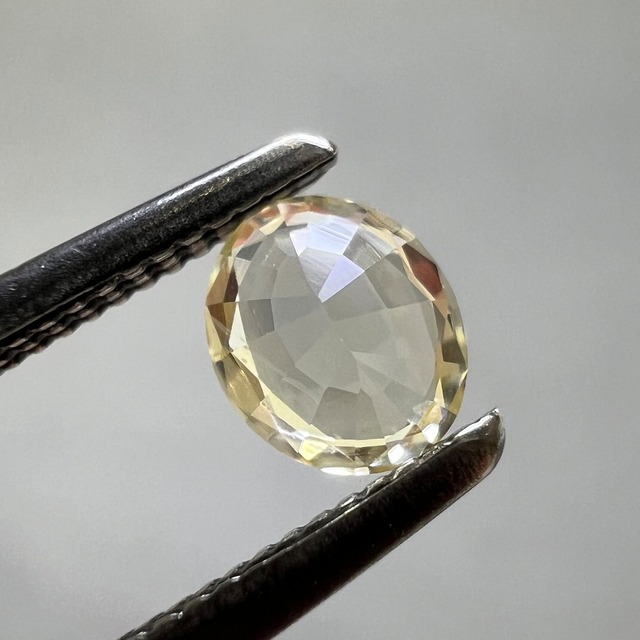 サファイア 0.29ct 4.6mm×3.9mm オーバルカット マダガスタル産 | 鈴木屋