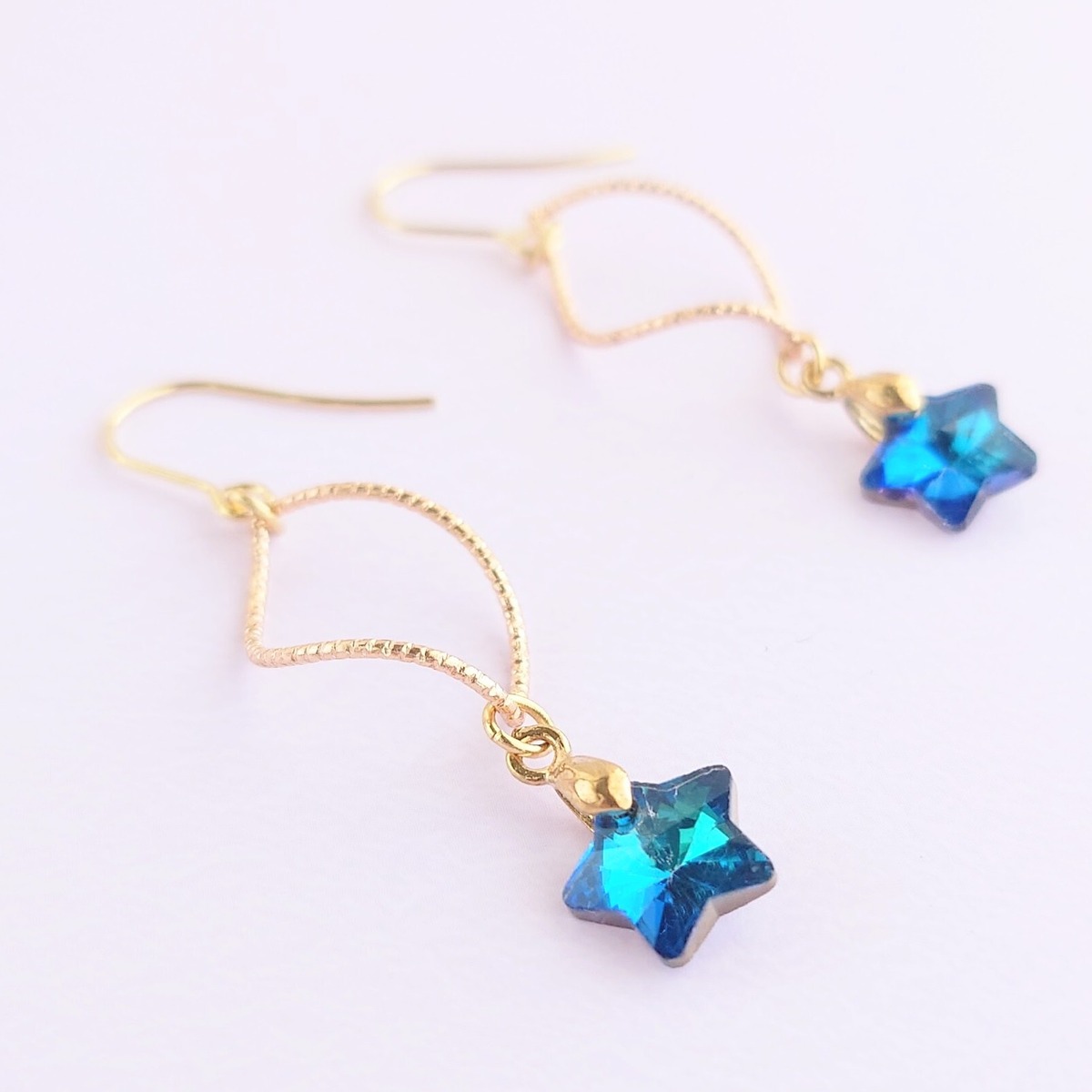 ブルースターのゆれるピアス | jamiy